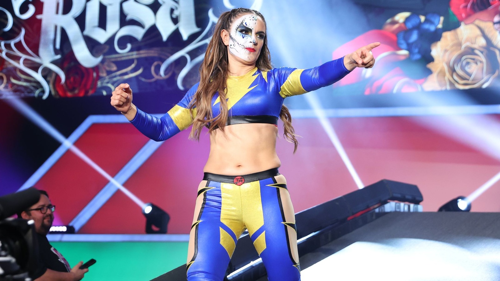 Thunder Rosa de l'AEW parle de l'importance de redonner à l'industrie du catch - Nouvelles Du Monde