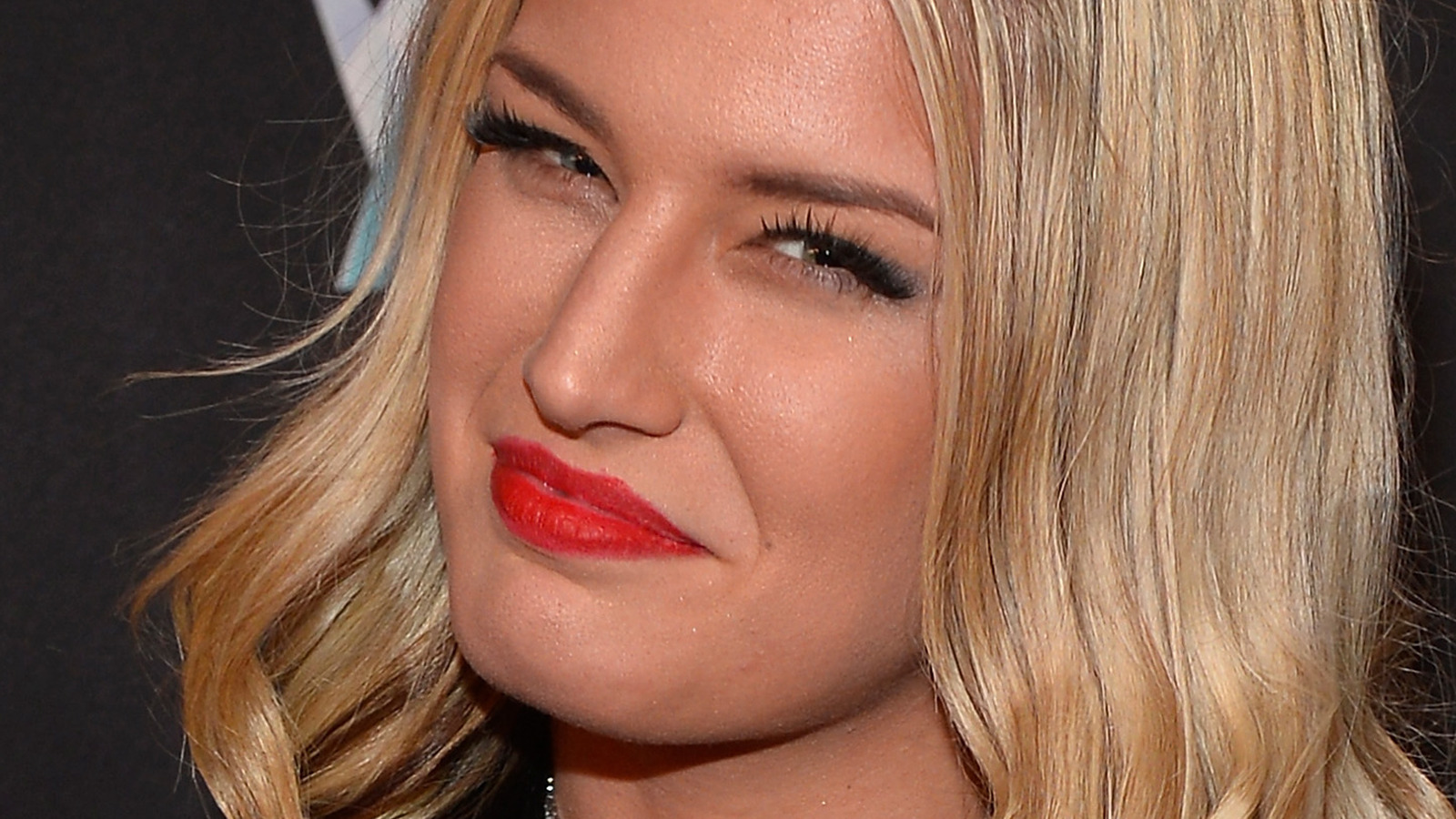 AEW's Toni Storm Appears At NJPW Resurgence, Helps Juice Robinson