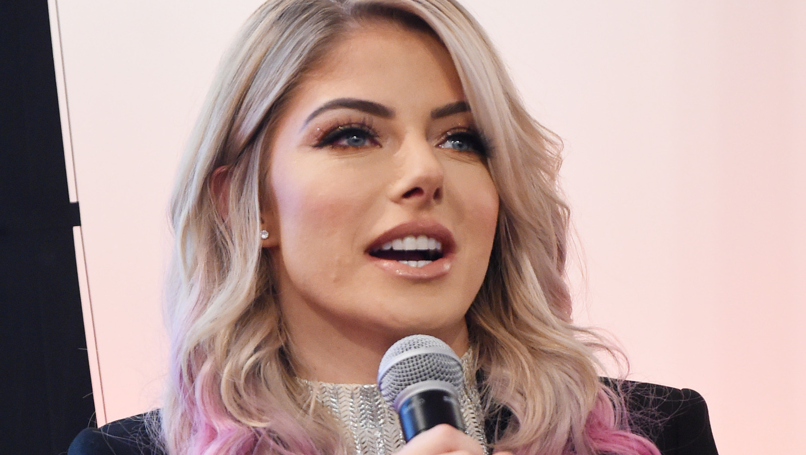 Alexa Bliss Encounters Scary Situation On Airplane