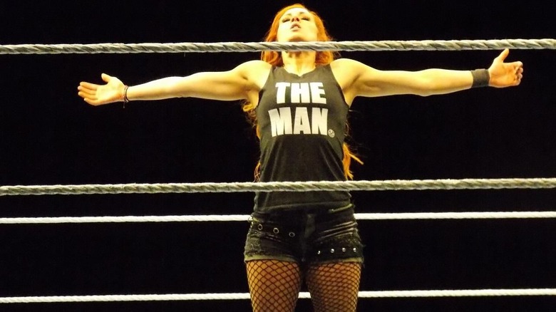 Becky Lynch "Introduces" Ronda Rousey And Charlotte, Rousey Pokes Fun ...