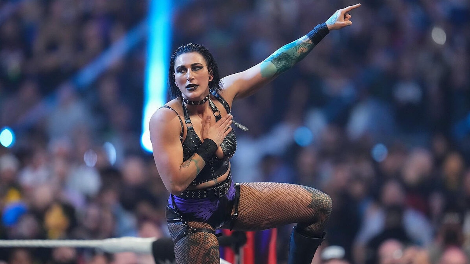 Dominik Mysterio Narrowly Avoids Rhea Ripley Finisher After Dramatic Open To WWE Raw