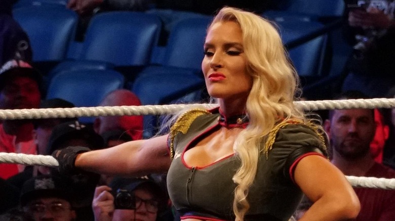 Lacey Evans Says Thank You Daddy To Ric Flair After Beating Charlotte Flair