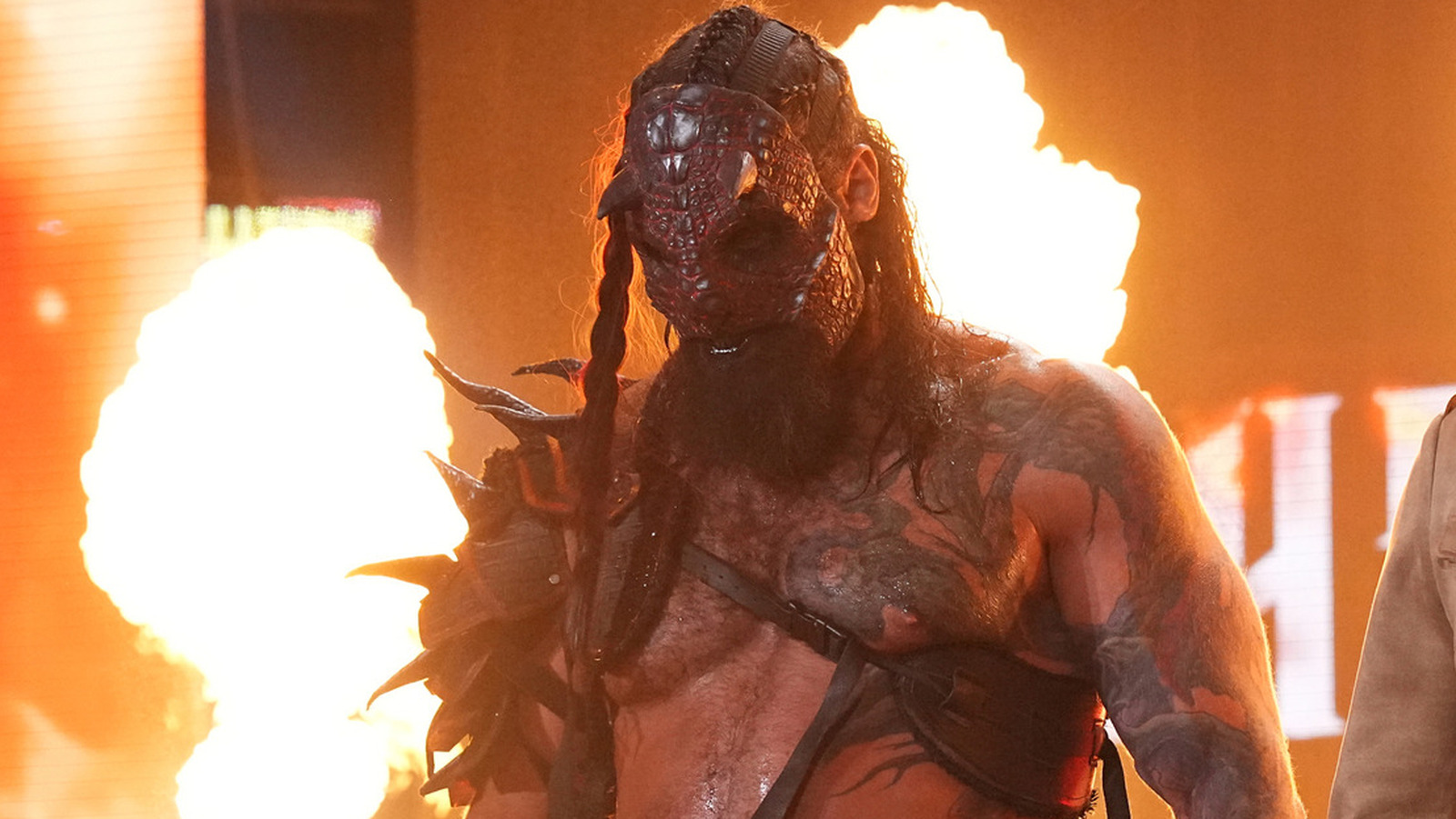 Luchasaurus Defeats Shawn Spears, Retains TNT Title On AEW Battle Of ...