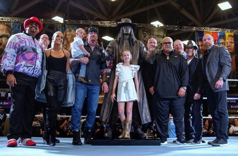 Photos & Video: WWE Reveals The Undertaker Statue At Superstore Axxess
