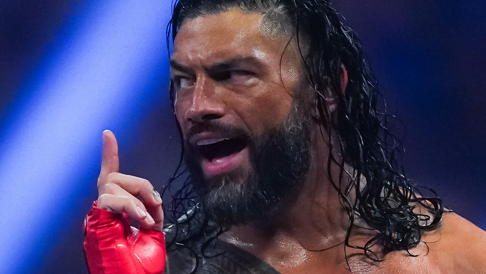 Roman Reigns Defeats Cody Rhodes With Help From The Bloodline At WWE ...