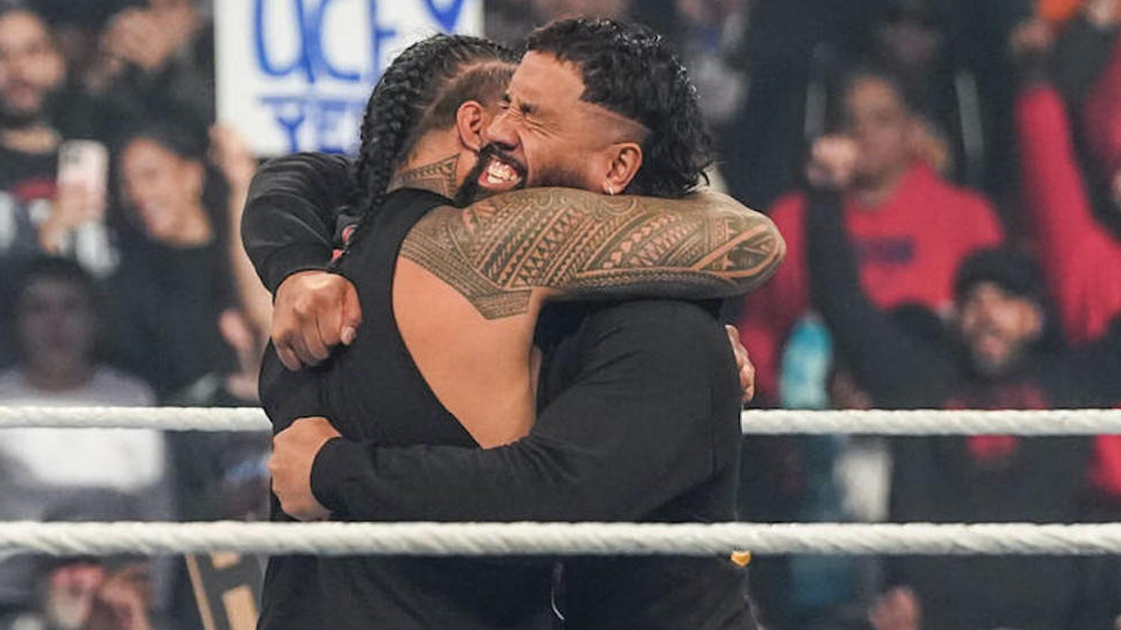 Roman Reigns Looks On From Afar As The Usos Hug It Out After WWE SmackDown Main Event