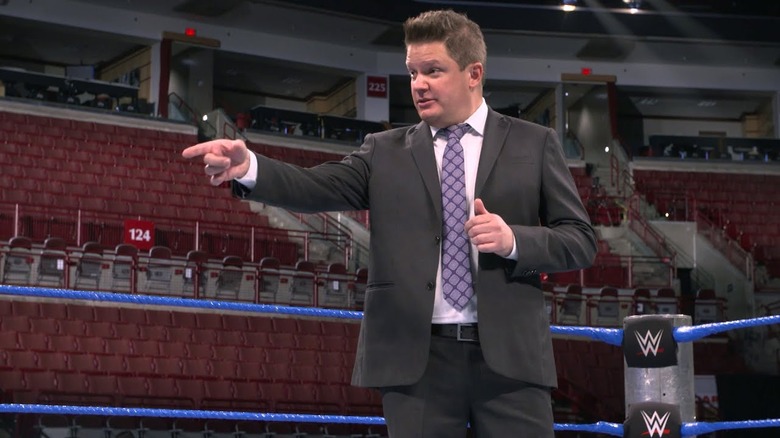 SmackDown Announcer Greg Hamilton Gets Engaged (Video)