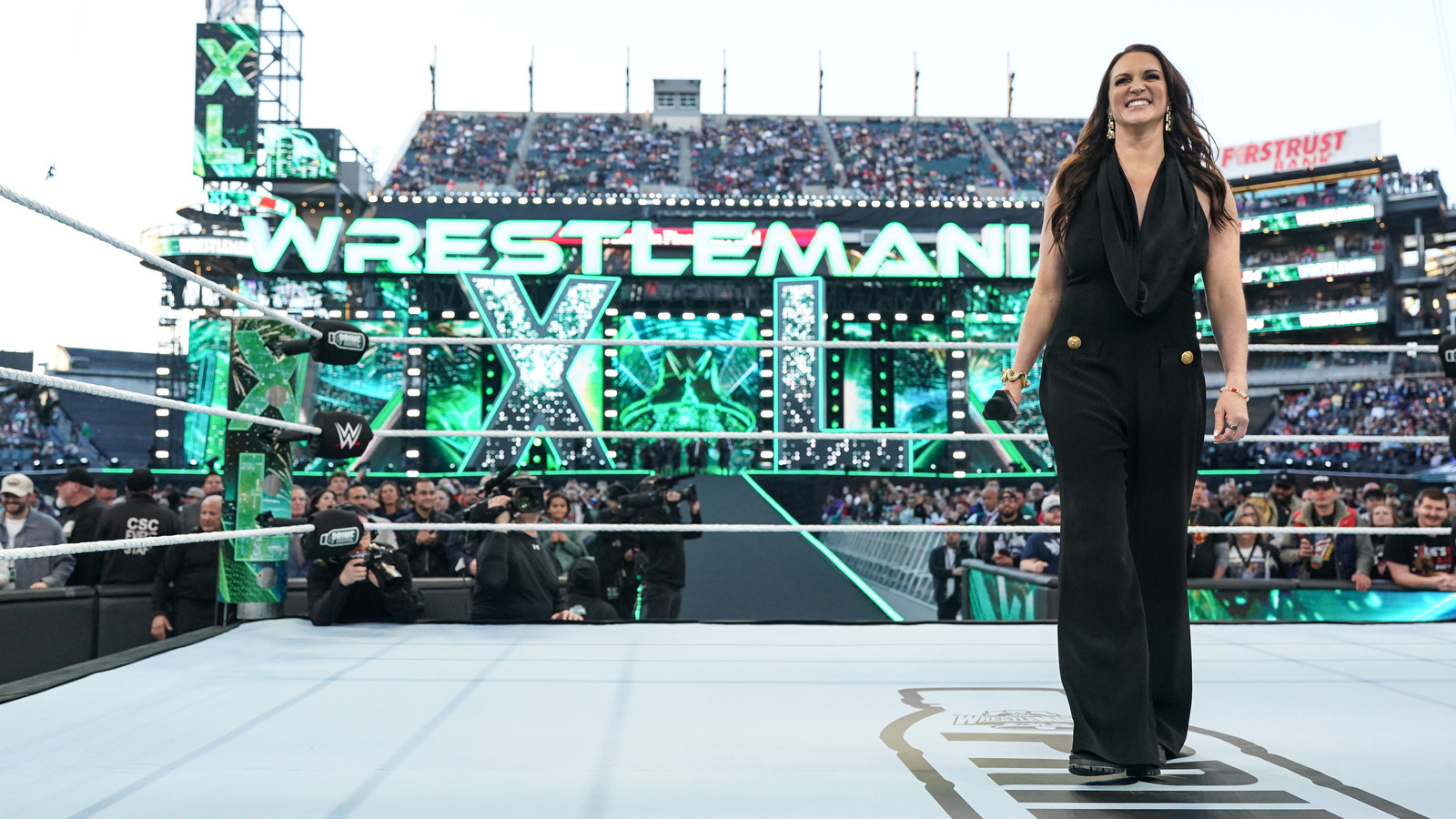 Stephanie McMahon Makes On-Screen WWE Return To Open WrestleMania 40 ...
