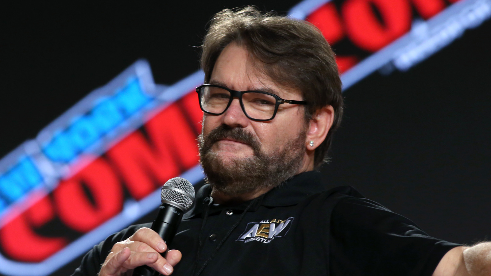 Tony Schiavone Discusses WWE & AEW's Best Gimmick Matches Tony Schiavone Discusses WWE & AEW's Best Gimmick Matches