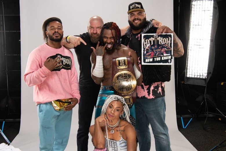 Triple H Congratulates Isaiah Scott & Poses With Hit Row, Segment For ...