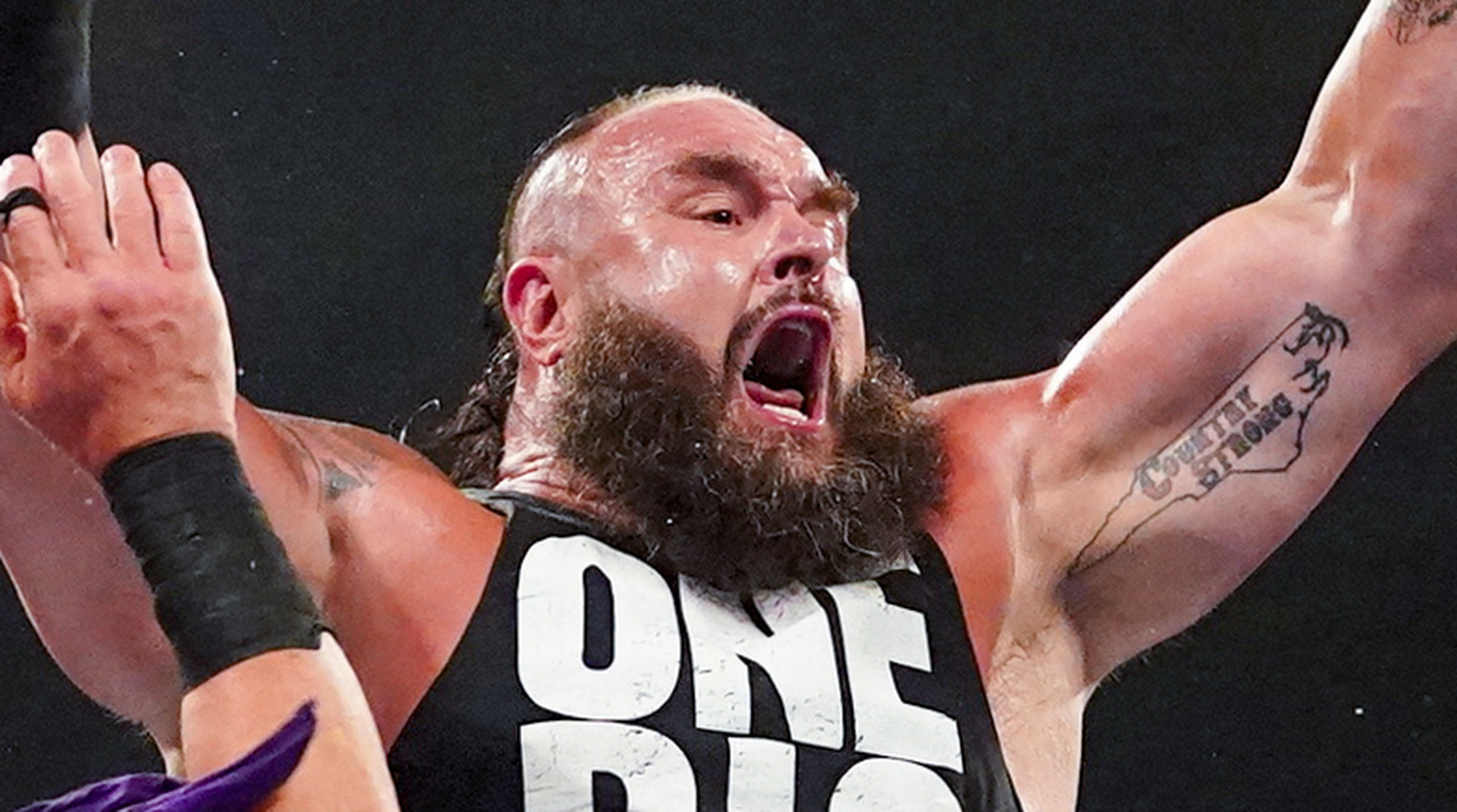 Video: WWE Stars Braun Strowman & Otis Stop By Green Bay Packers ...