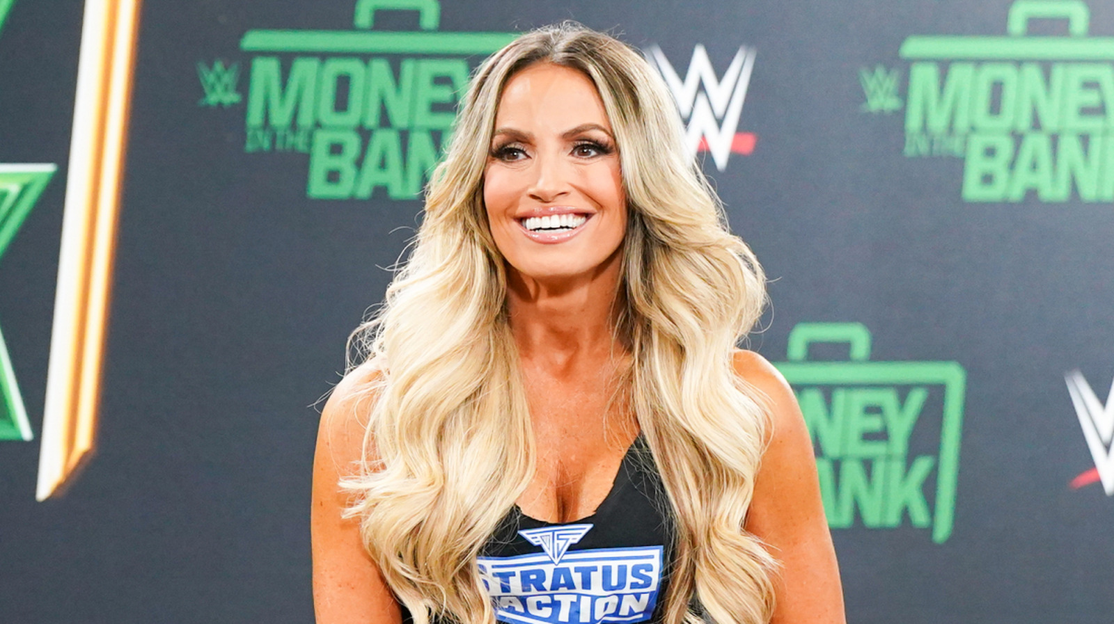 WWE Hall Of Famer Trish Stratus Announces Signing During 2025 Royal ...