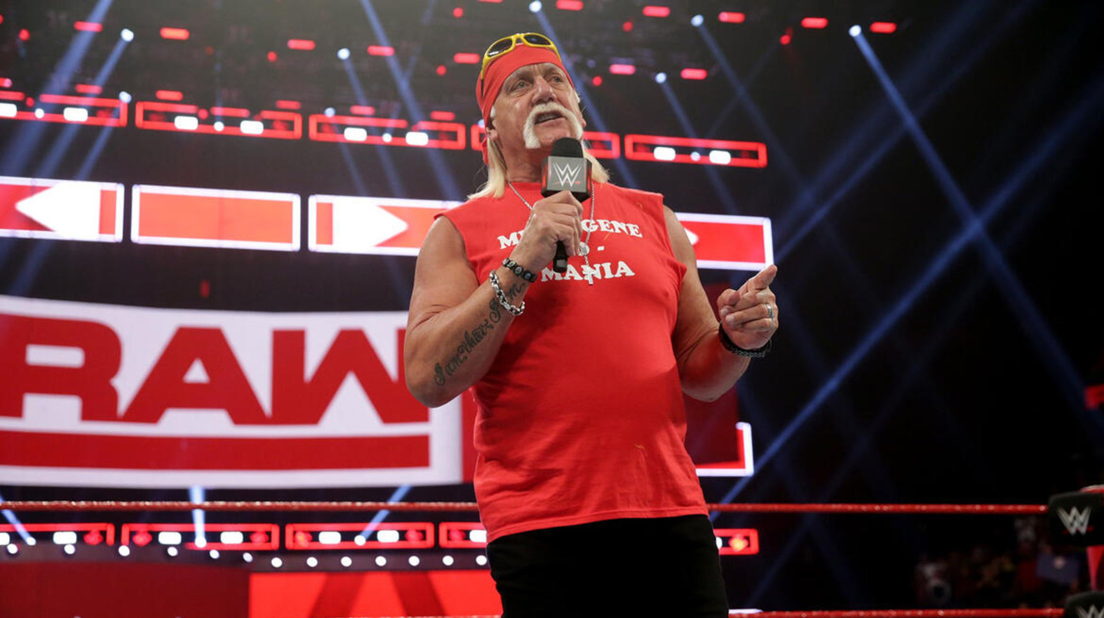 WWE HOFer Hulk Hogan Explains Why He Didn't 'Poop The Bed' In Front Of ...