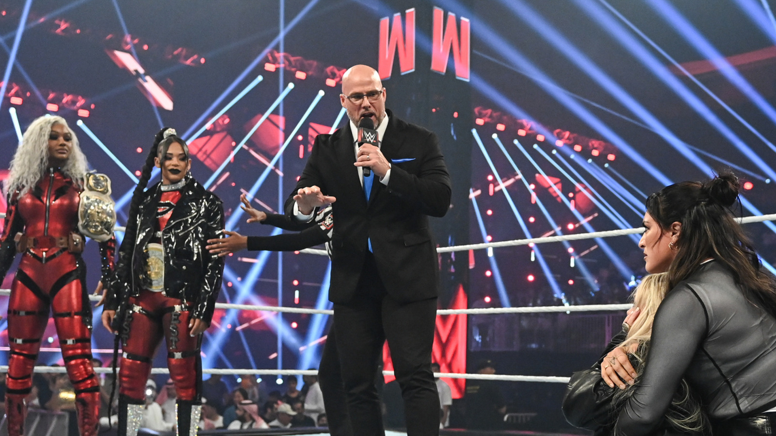 El gerente general de WWE Raw, Adam Pearce, anuncia otro nuevo ... El gerente general de WWE Raw, Adam Pearce, anuncia otro nuevo ...