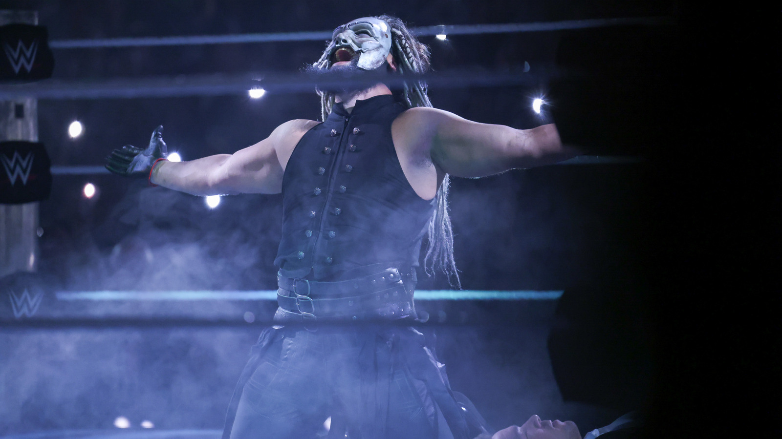 WWE Raw Results 8/26 - Uncle Howdy Takes On Chad Gable, Braun Strowman Faces Bronson Reed & More