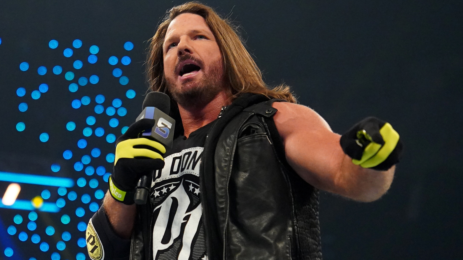 WWE Star AJ Styles Sets Fan Straight On His Injury